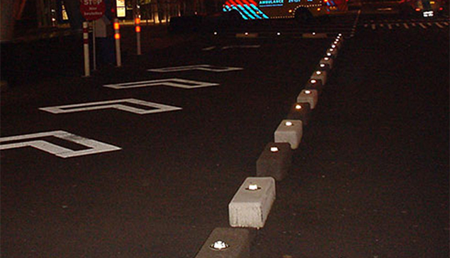 reflector road studs glass road stud for highway