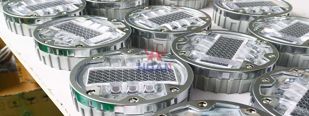 How many installation methods are there for Solar Studs lights?