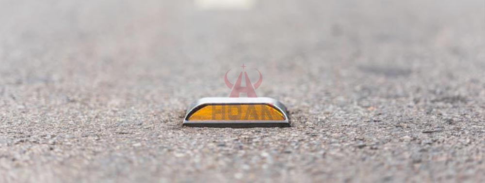 The application and value of Reflective Road Studs on mountain roads