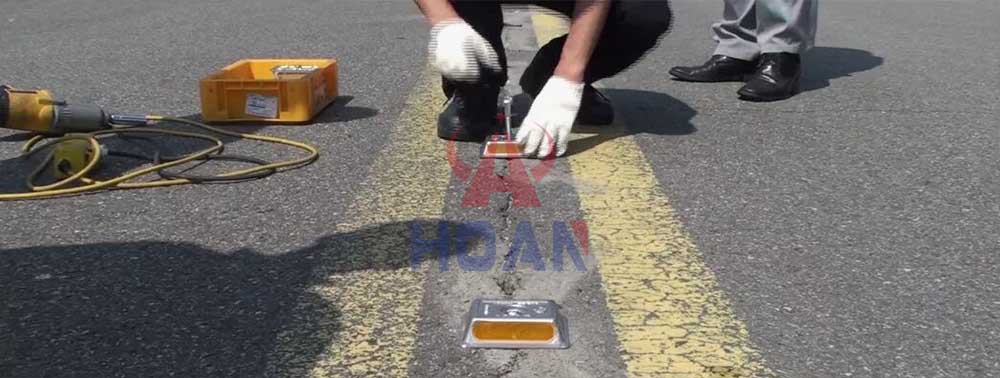 Reflective Road Studs: nighttime safety guardians on Chilean highways