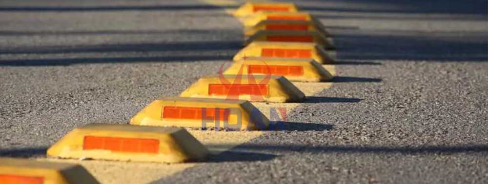 Reflective Road Studs: Nighttime Safety Guardians on Peru's Highways