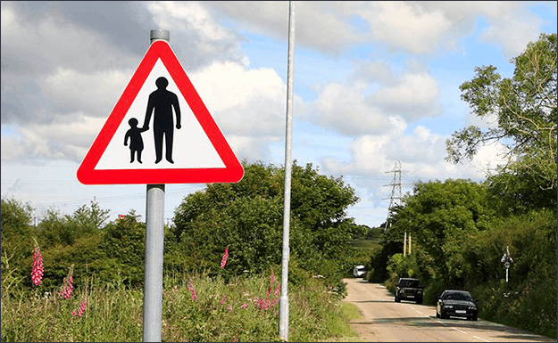 Types of road traffic signs and why they have different shapes