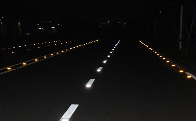 What is the cat eye road markings
