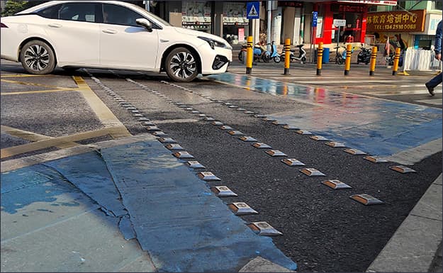 What is the cat eye road markings